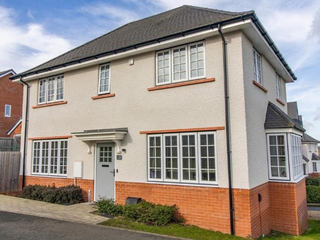 4 bedroom detached house for sale