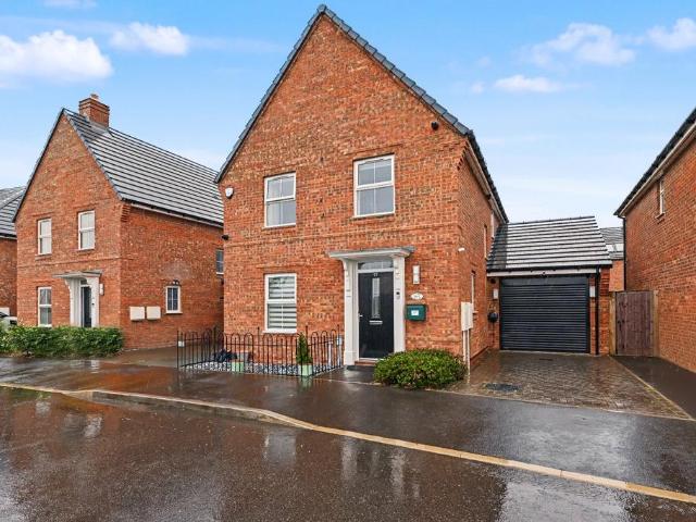 4 bedroom detached house for sale