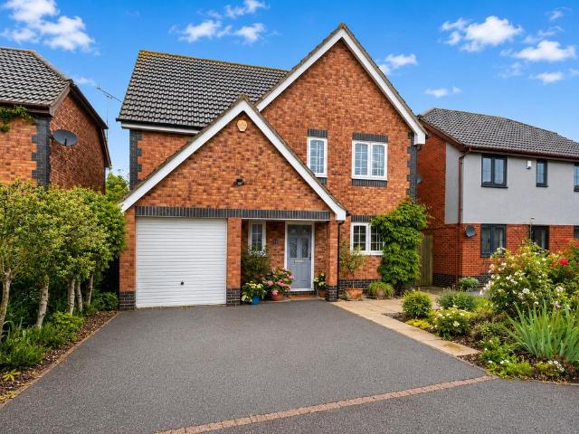 4 bedroom detached house for sale