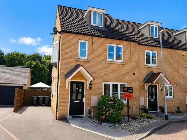 4 bedroom end of terrace house for sale