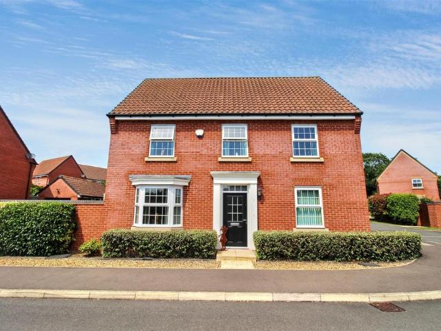 4 bedroom detached house for sale