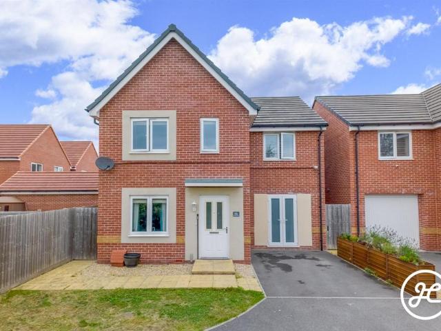 4 bedroom detached house for sale
