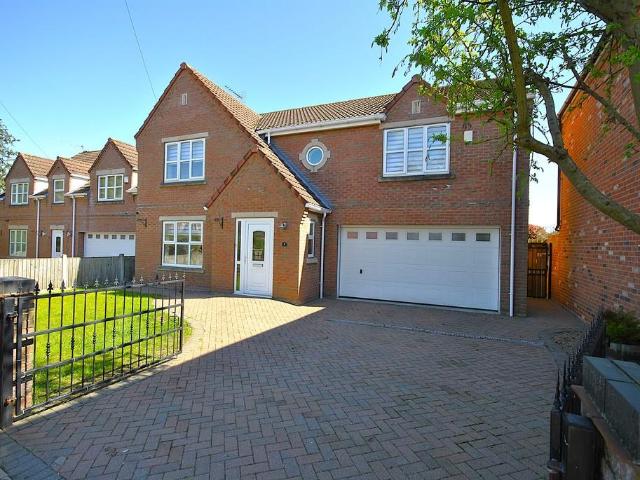 4 bedroom detached house for sale