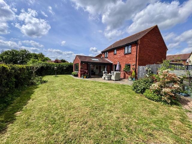4 bedroom detached house for sale