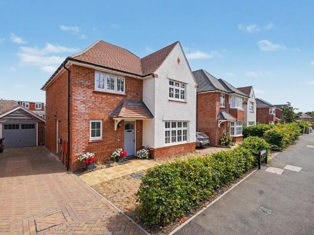 4 bedroom detached house for sale