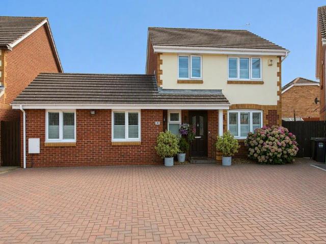 4 bedroom detached house for sale