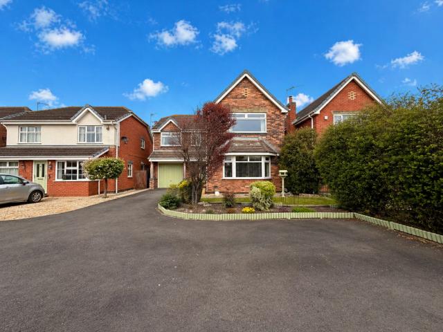 4 bedroom detached house for sale