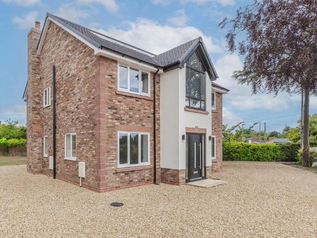 4 bedroom detached house for sale