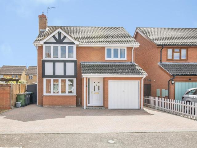 4 bedroom detached house for sale