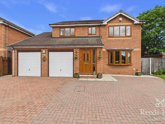 4 bedroom detached house for sale