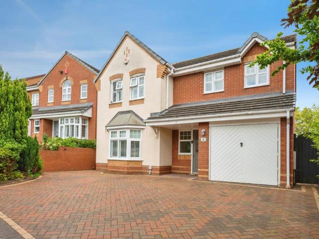 4 bedroom detached house for sale