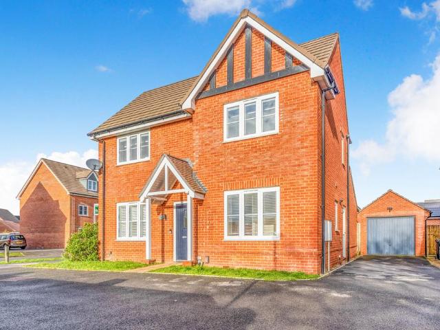 4 bedroom detached house for sale