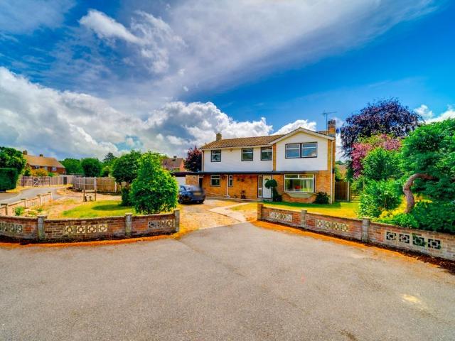 4 bedroom detached house for sale