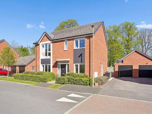 4 bedroom detached house for sale