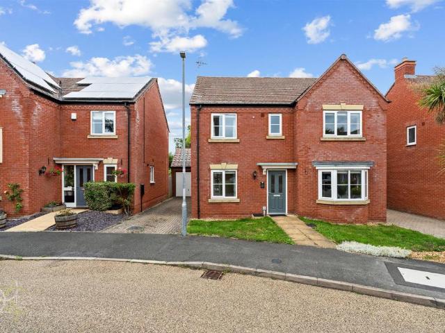 4 bedroom detached house for sale
