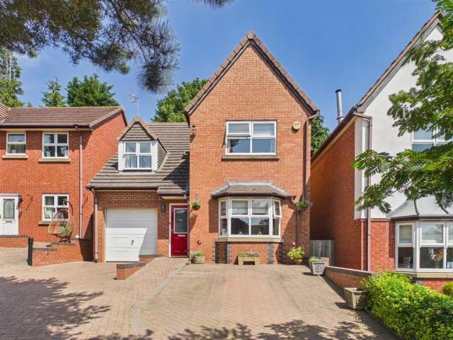 4 bedroom detached house for sale