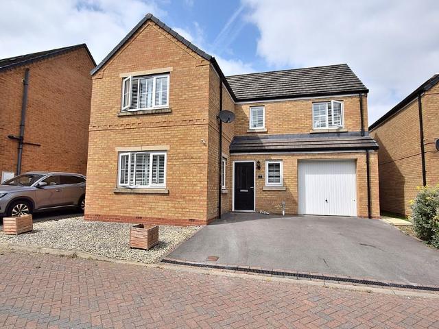 4 bedroom detached house for sale