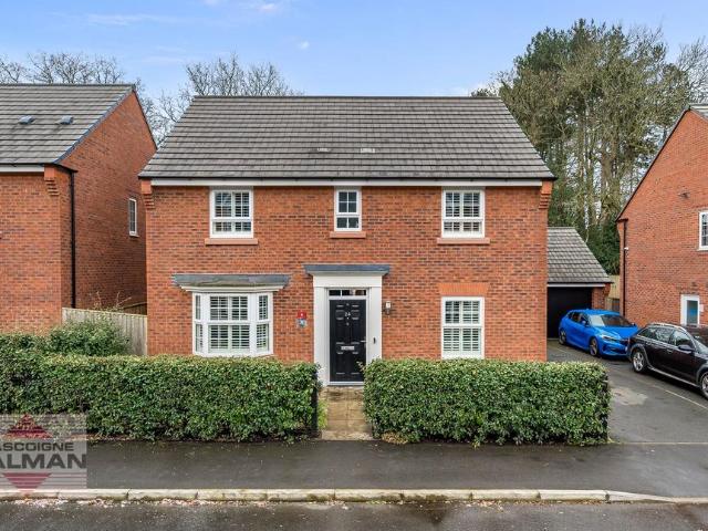 4 bedroom detached house for sale
