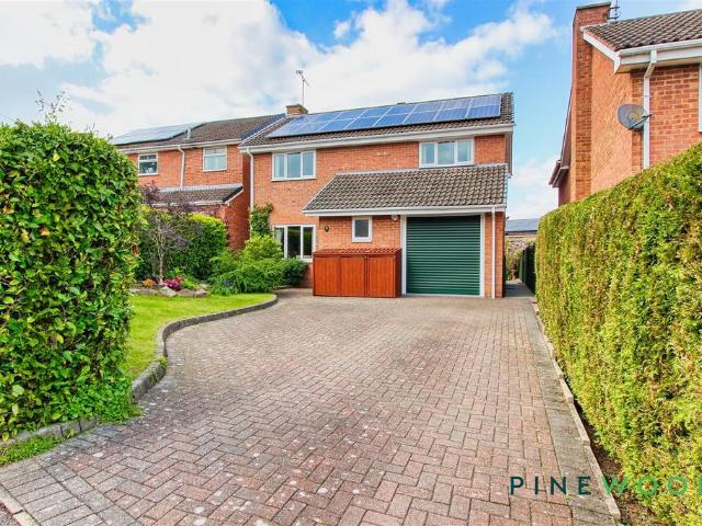 4 bedroom detached house for sale