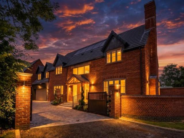 4 bedroom detached house for sale