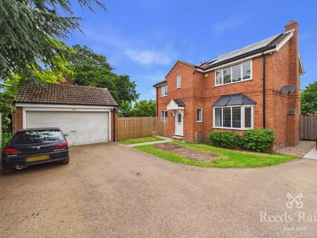4 bedroom detached house for sale