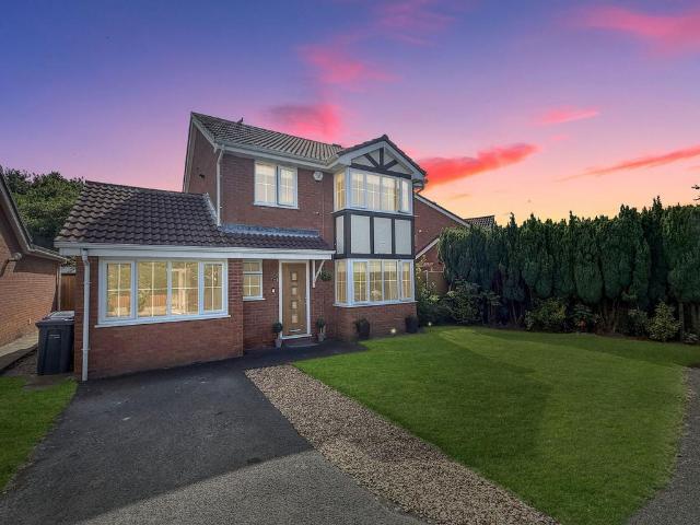 4 bedroom detached house for sale