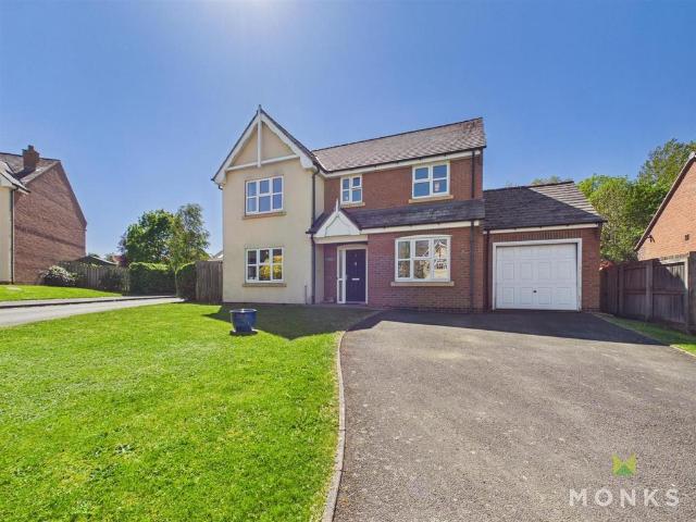 4 bedroom detached house for sale