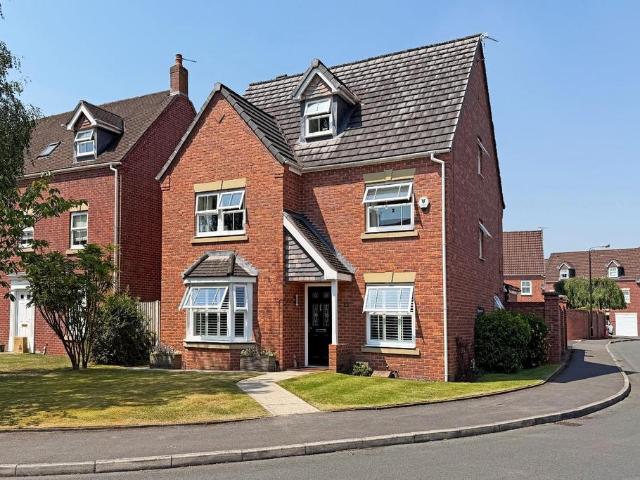 4 bedroom detached house for sale
