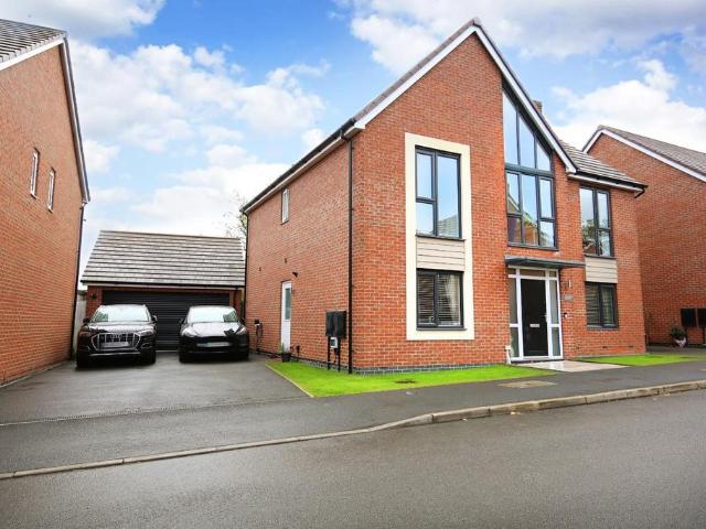 4 bedroom detached house for sale
