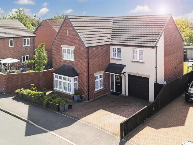 4 bedroom detached house for sale