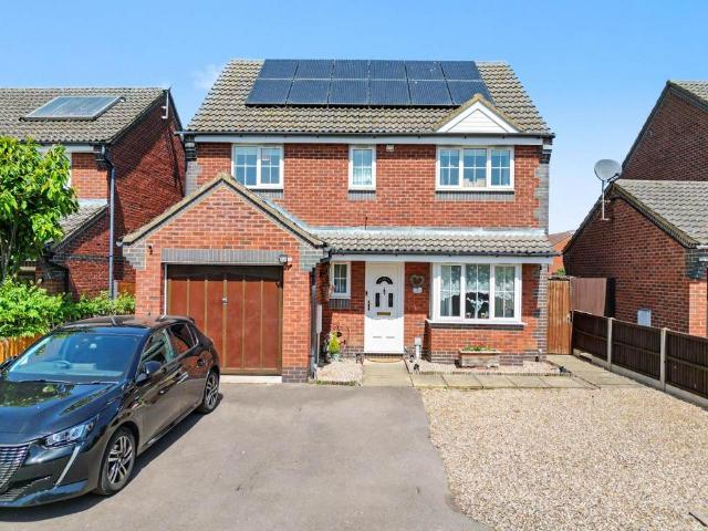 4 bedroom detached house for sale