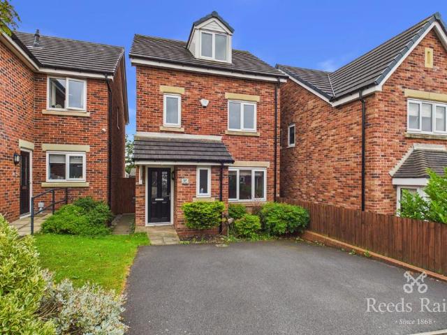 4 bedroom detached house for sale