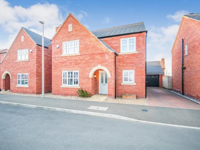 4 bedroom detached house for sale