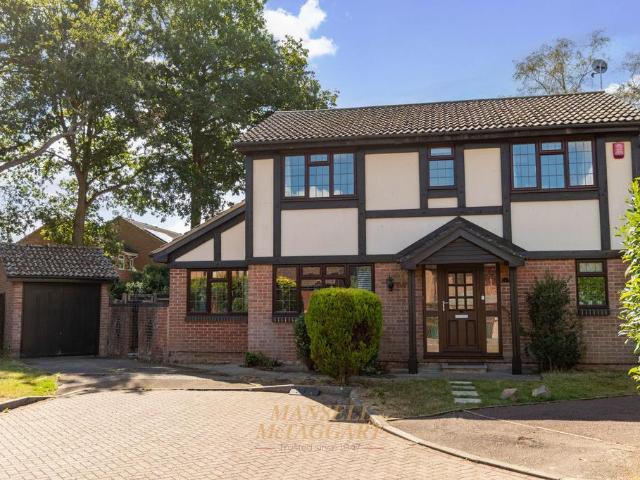 4 bedroom detached house for sale