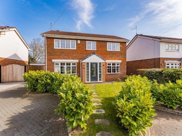 4 bedroom detached house for sale