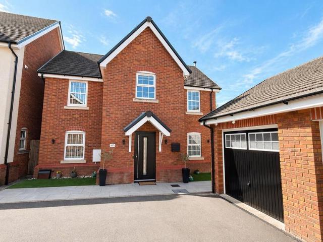 4 bedroom detached house for sale