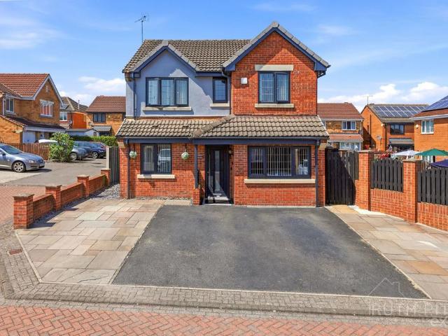 4 bedroom detached house for sale