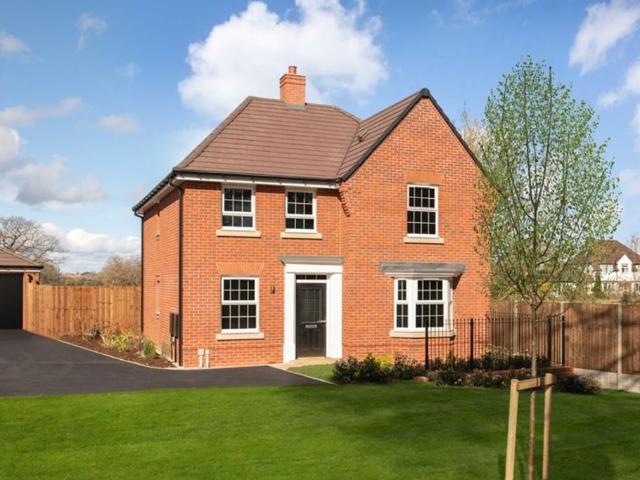 4 bedroom detached house for sale