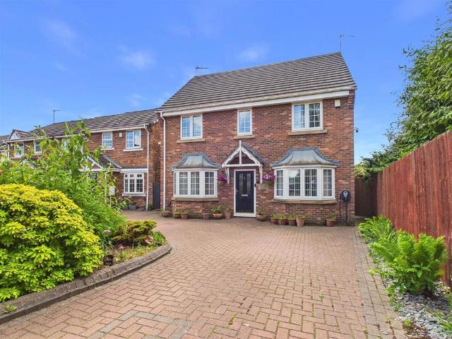 4 bedroom detached house for sale