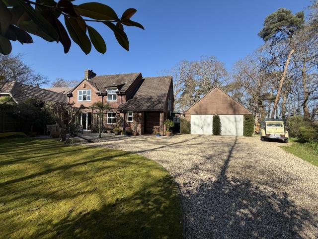 4 bedroom detached house for sale