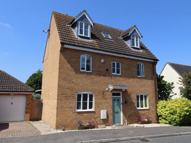 4 bedroom detached house for sale