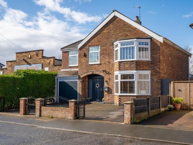 4 bedroom detached house for sale