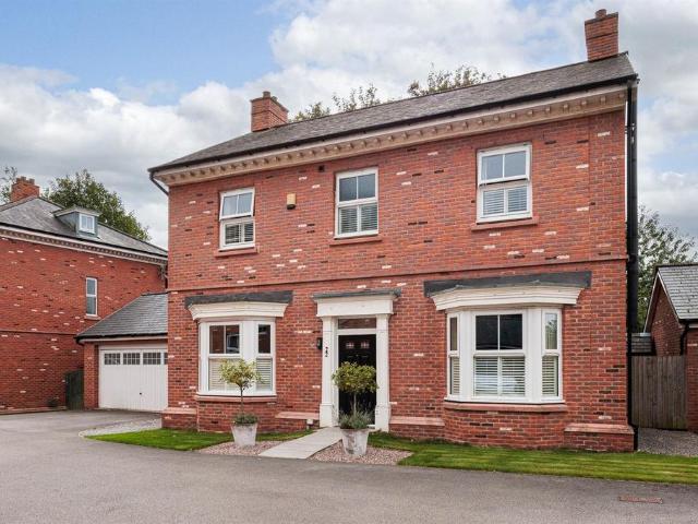 4 bedroom detached house for sale