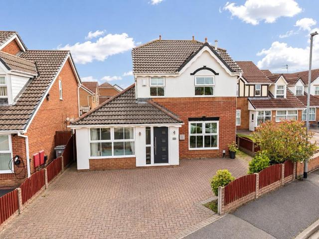 4 bedroom detached house for sale