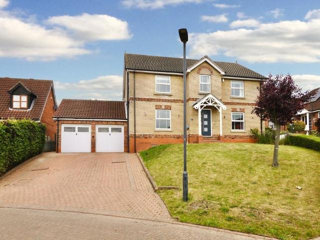 4 bedroom detached house for sale