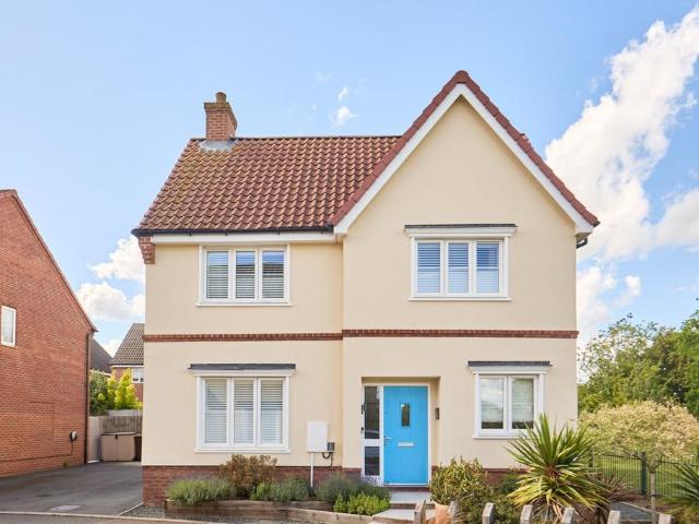 4 bedroom detached house for sale