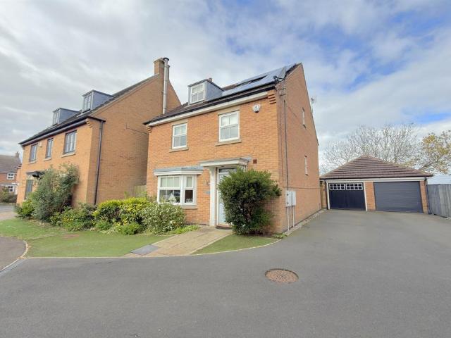 4 bedroom detached house for sale