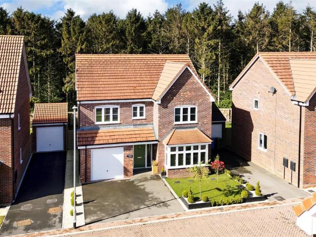 4 bedroom detached house for sale