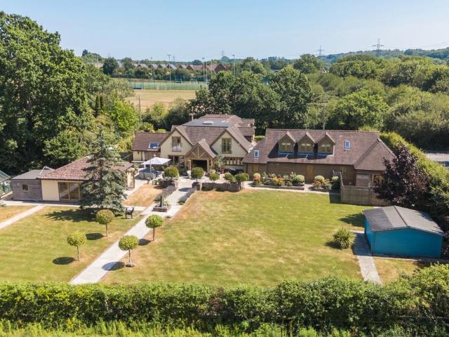 5 bedroom detached house for sale