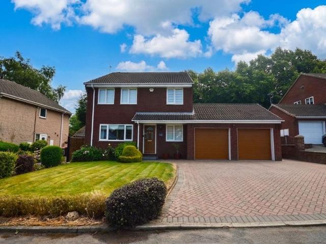 4 bedroom detached house for sale